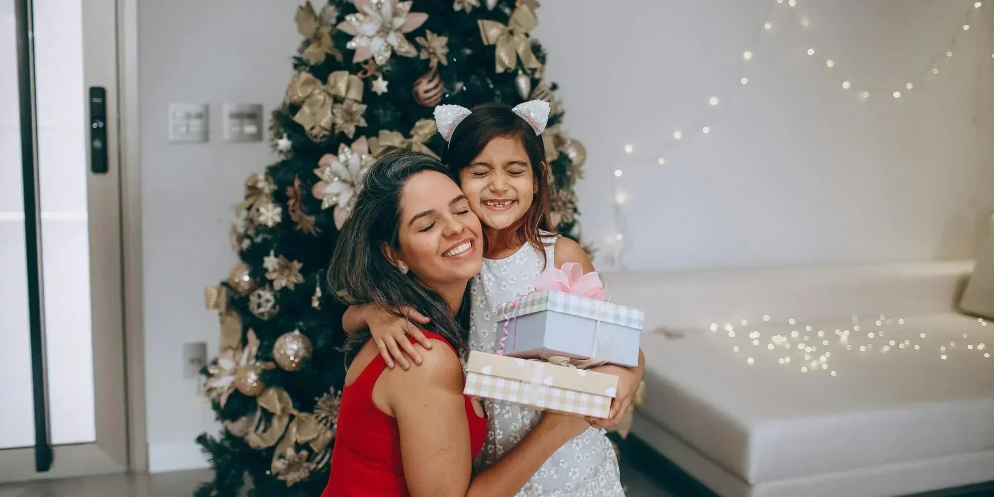 Christmas Jewelry Gift Ideas: Gold Necklaces That Moms Love